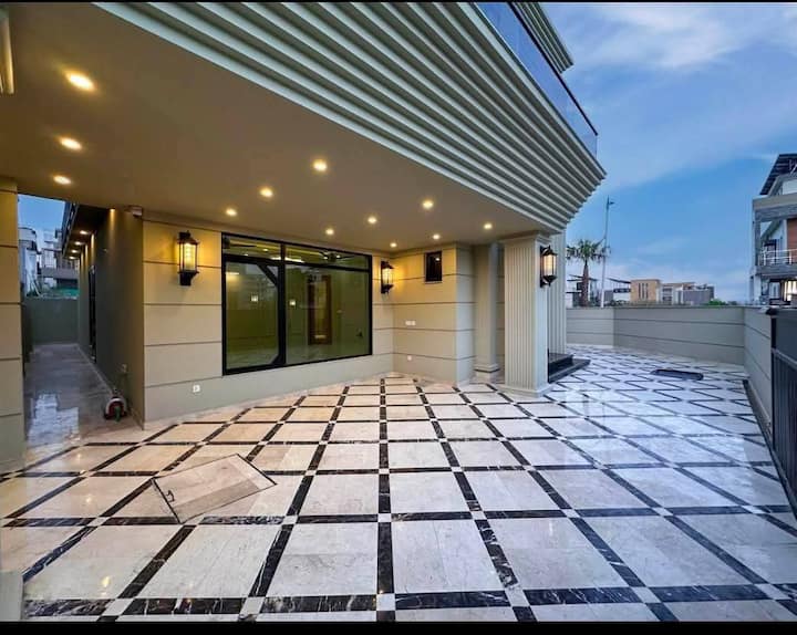 Luxury Fully Furnished 5 Bed House Phase 8 Bahria - パキスタン