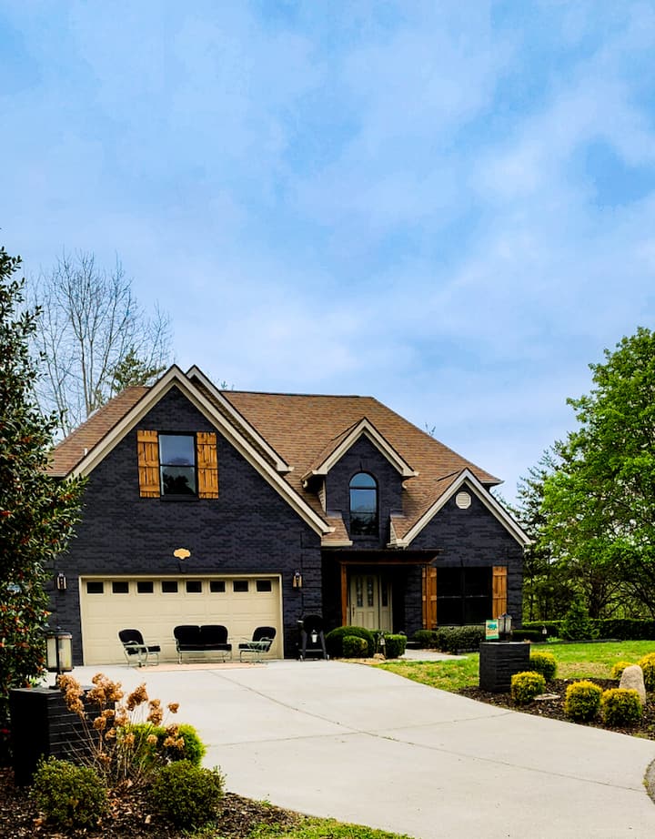 Location! Downtown Pigeon Forge Near Dollywood - Gatlinburg, TN