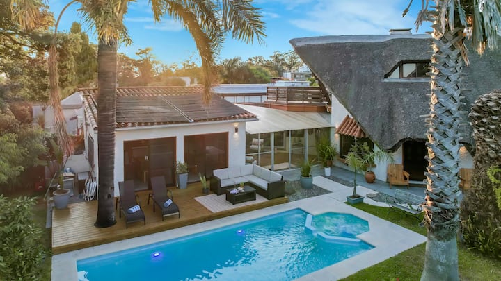 Spacious, Unique House With Pool Near The Beach - Atlántida