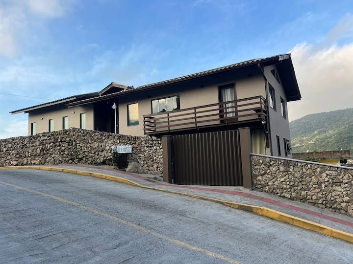 Casa Ampla • 4 Suítes • Vista Mar • Porto Belo Sc - Porto Belo