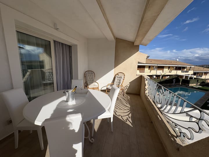 Sunny Apartment With Terrace And Pool - La Maddalena