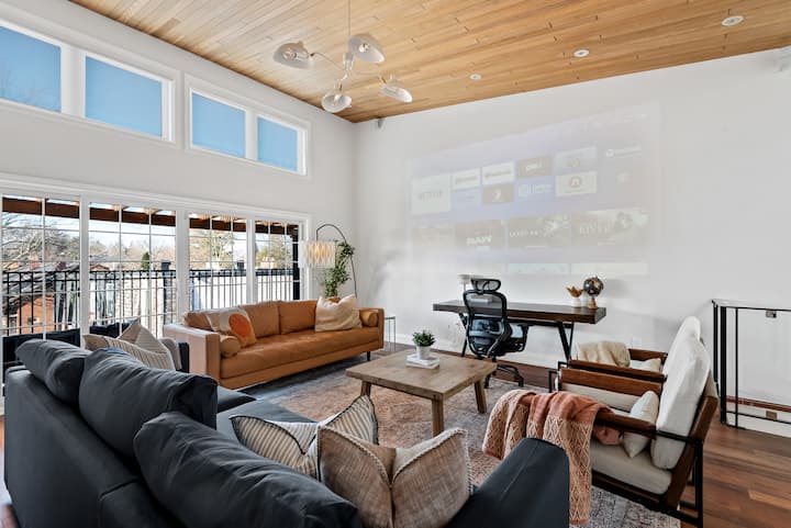 Midtown Sleeps 10 + 2 Patios + Free Parking - Toronto