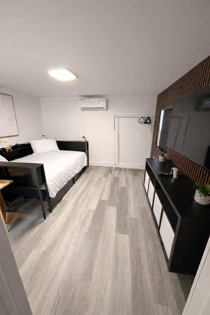 Primestay | Modern Studio In Prime Location - Dania Beach, FL