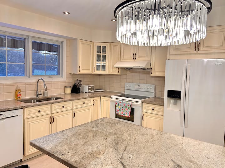 The Brossard Grand• 6br Executive Family Estate - Brossard