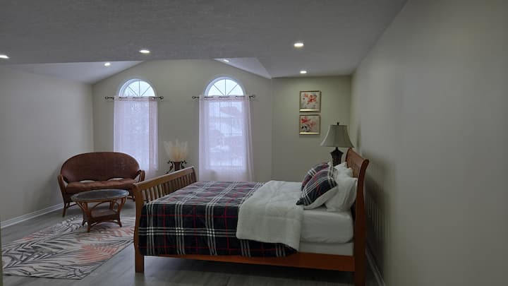 Oasis. A Beautiful And Luxurious 2 Story House. - Kitchener