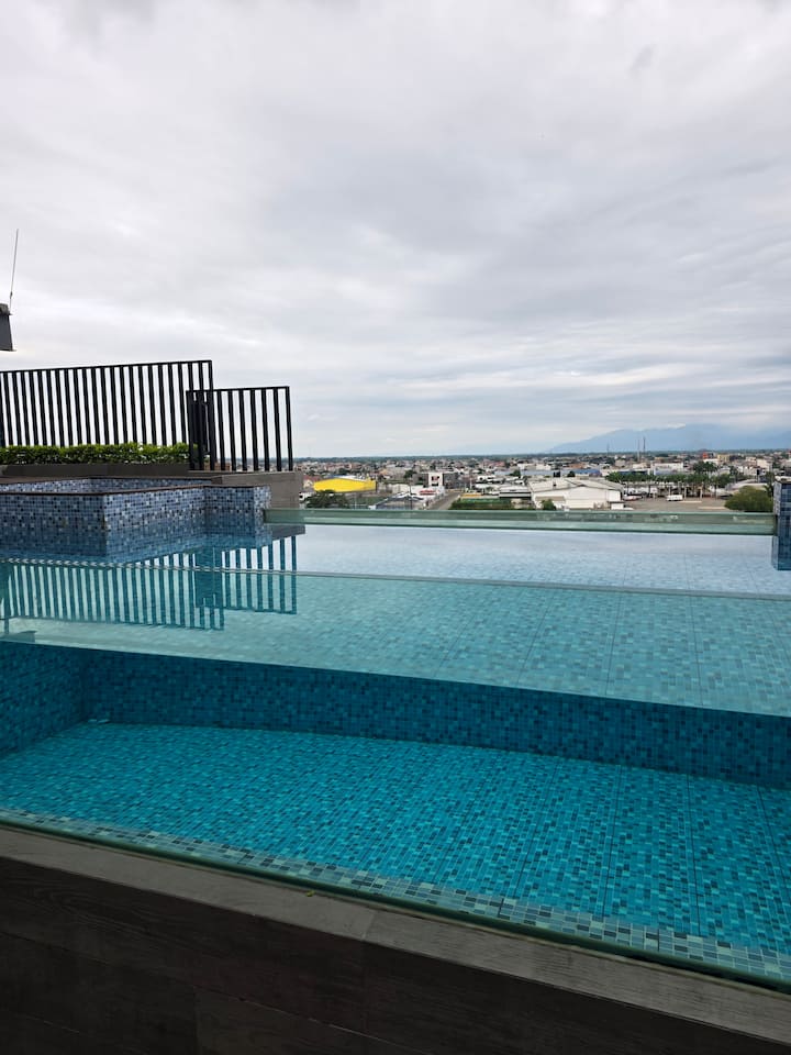 Green Port Plaza, Piscina Jacuzzi, 2 Room - Machala