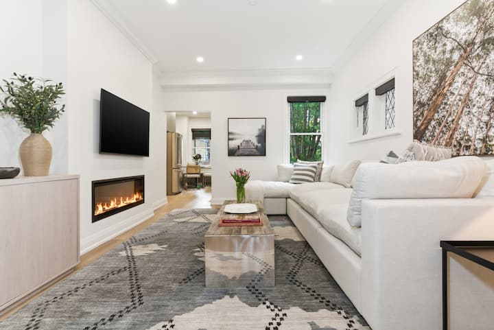 New! Gorgeous 2 Bedroom House In Riverdale - Toronto