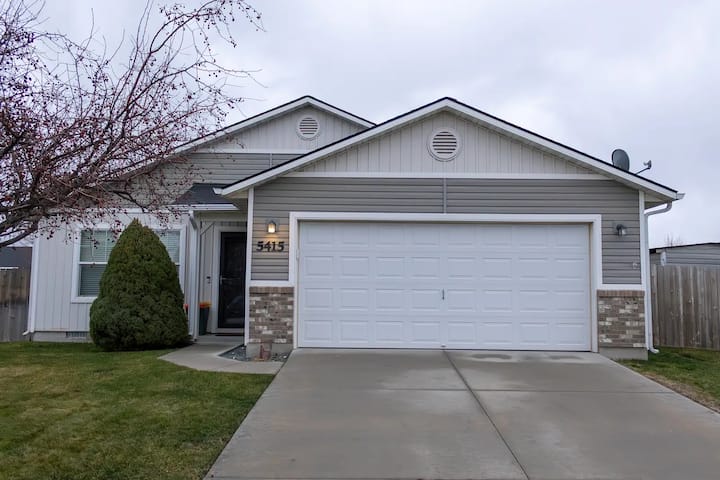 Cozy And Private 3 Bed/ 2 Bath - Caldwell, ID