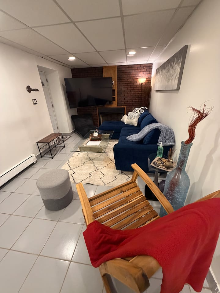 1-bedroom Suite W/ Full Kitchen & Cozy Living Room - Annadale - Staten Island NY