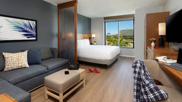 Free Beach Shuttle + Breakfast In San Juan - San Juan