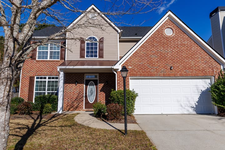 A Luxury Peaceful Escape Await You And Your Family - Snellville, GA