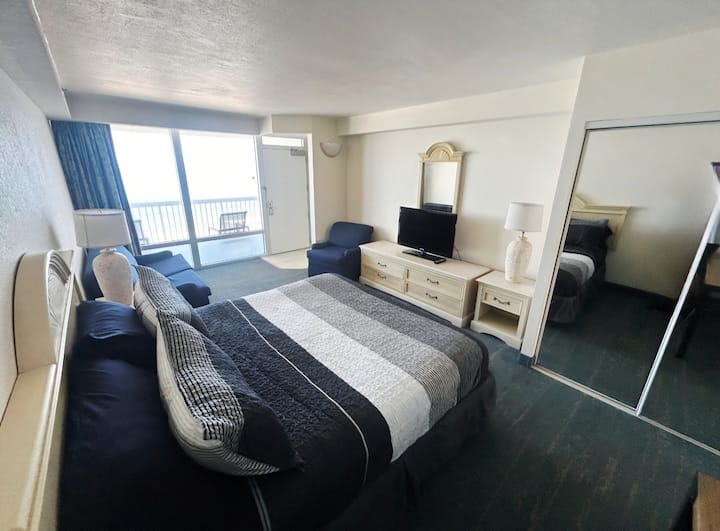 Spacious 1 Bedroom W/balcony, Pool, Hot Tub - Ormond Beach, FL