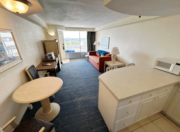 Spacious 1 Bedroom W/balcony, Pool, Hot Tub - 데이토나비치