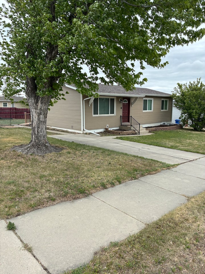 Spacious 4br Home W/ Epic Basement Arcade - Rapid City, SD
