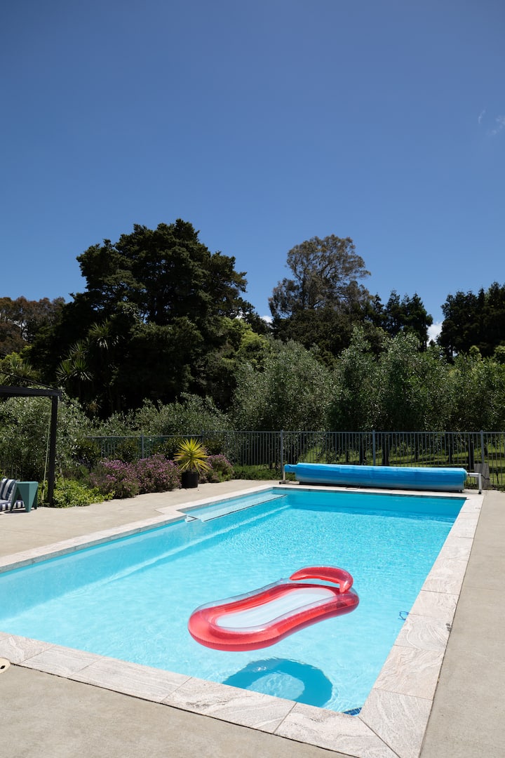 Cozy Country Stay - Pukekohe Hill