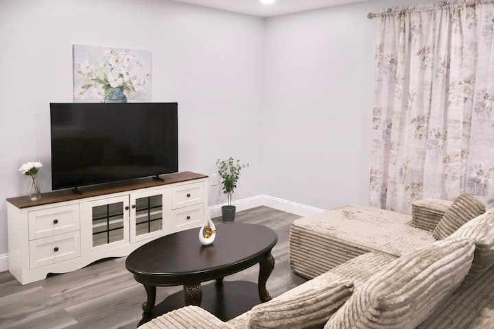 Private Suburban Home 15 Mins To Philly & Stadiums - Chester, PA