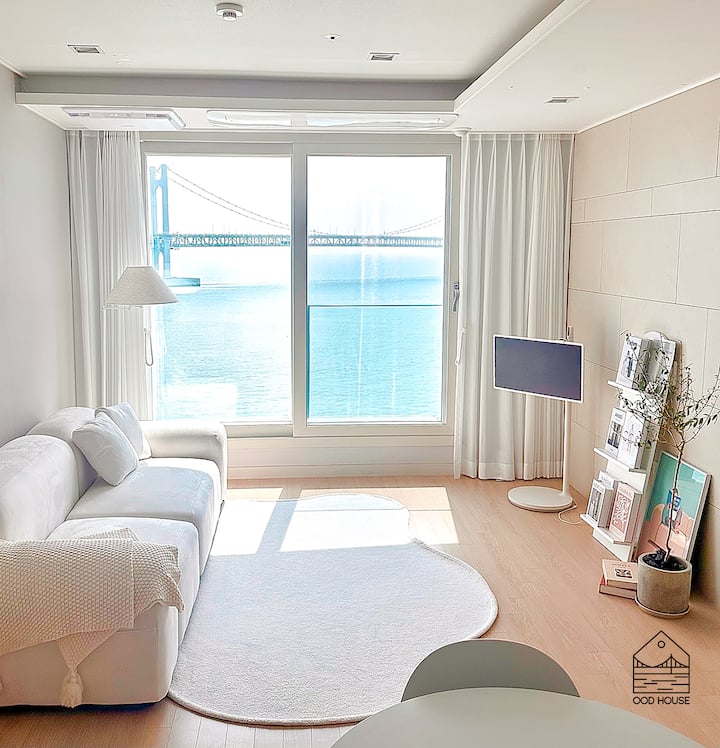 *New Open* 오픈특가
#호텔감성 #화이트침구
#광안대교뷰 - Busan