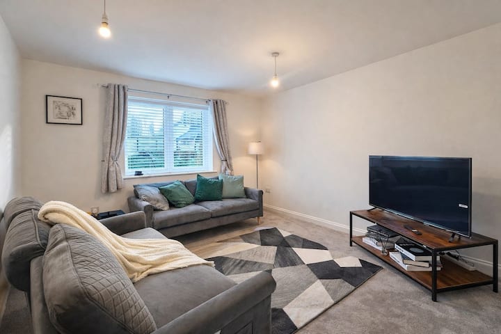 Delightful 3 Bed House With 2 Parking Spaces. - Sherwood Forest