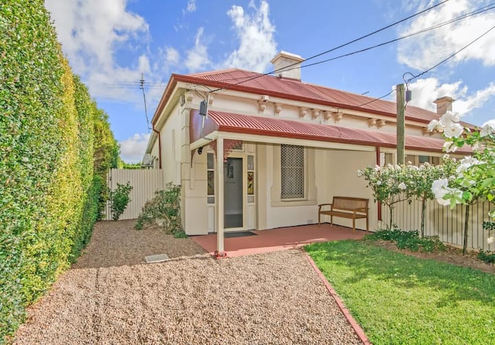 Character-filled Home In The Heart Of Bowden. - Australia