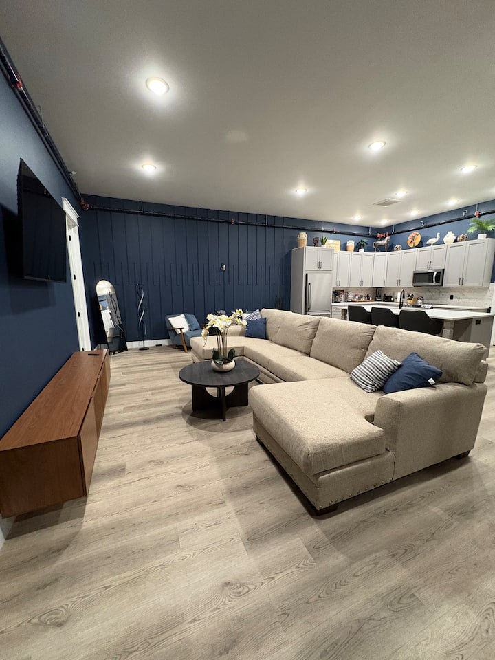 Grand Luxe Retreat | Fully Furnished 3br Downtown - Grand Rapids, MI