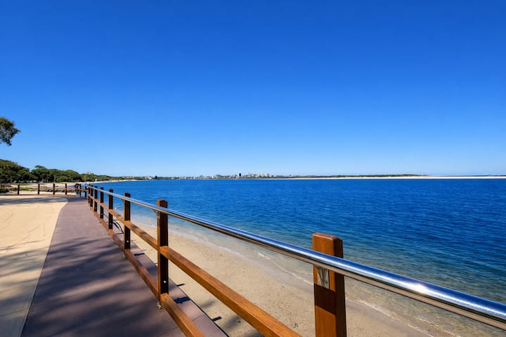 Golden Beach Oceanfront 3br - Caloundra