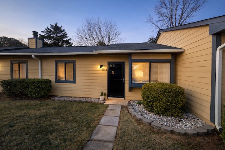 Heart Of Raleigh Cedar Creek | Cozy 2br Townhome - Raleigh, NC