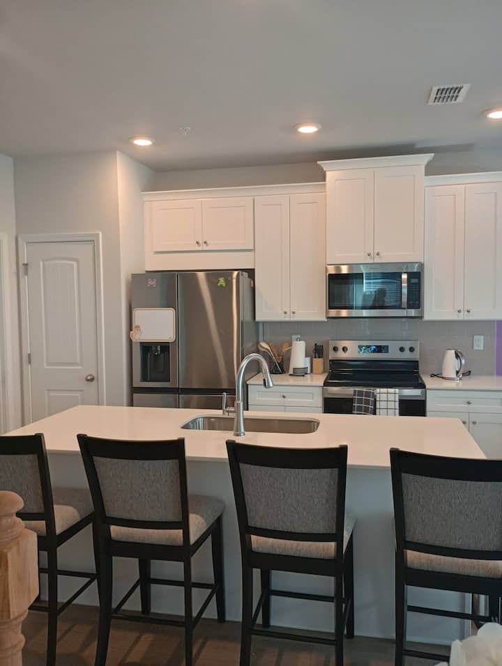 Brand New Townhouse 20 Minutes From Airport & City - Riverdale, GA