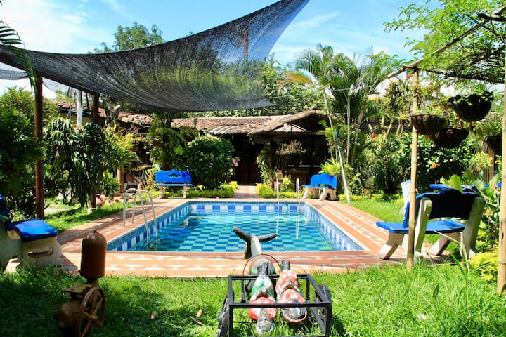 Finca Privada Con Piscina Y Jardines En Ginebra. - Ginebra