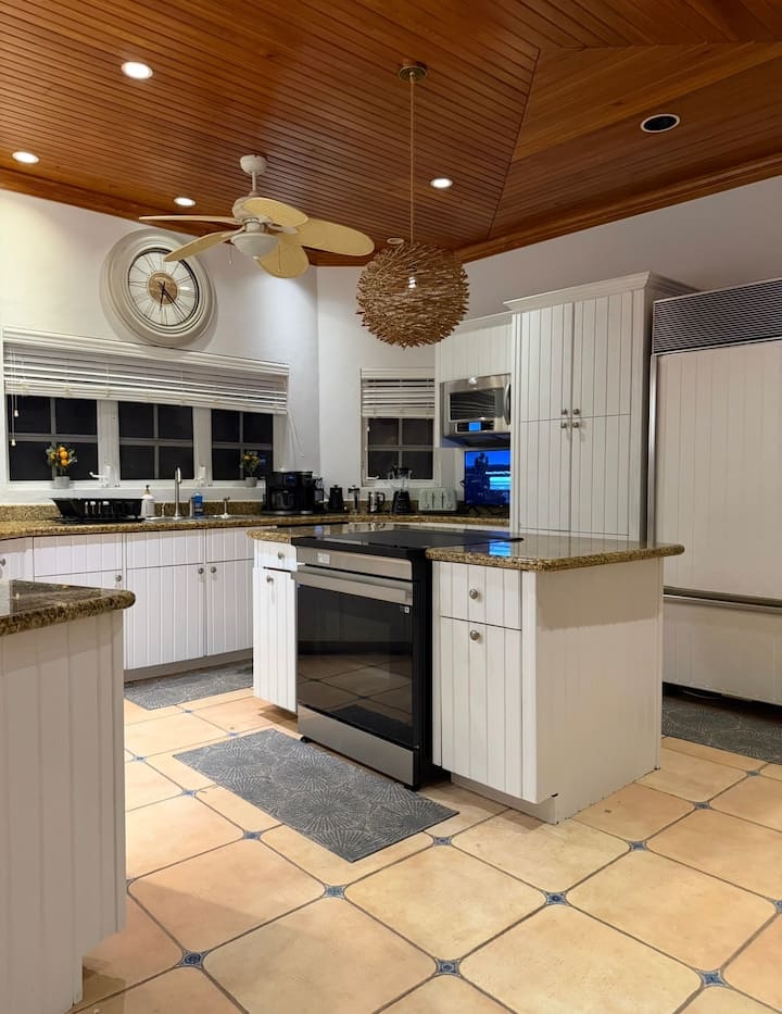 Our Getaway- 5 Bed, 4.5 Bath - Bahamas