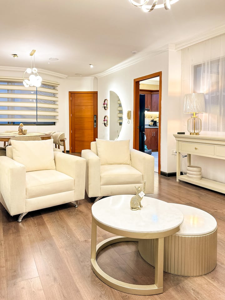 Elegante | Centro | 3 Habitaciones | Parqueadero - Loja