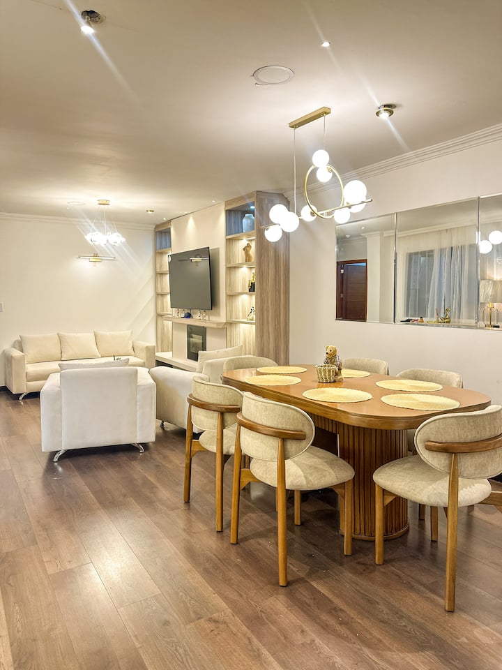 Elegante | Centro | 3 Habitaciones | Parqueadero - Loja