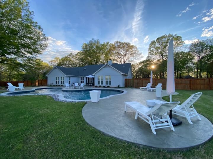 Poolside Retreat On 3.3 Acres: Private & Serene - Arkabutla Lake, MS