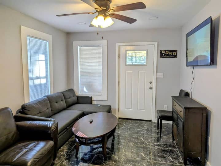 (2b/1b): A Cottage House For Guests (3021) - Tallahassee, FL