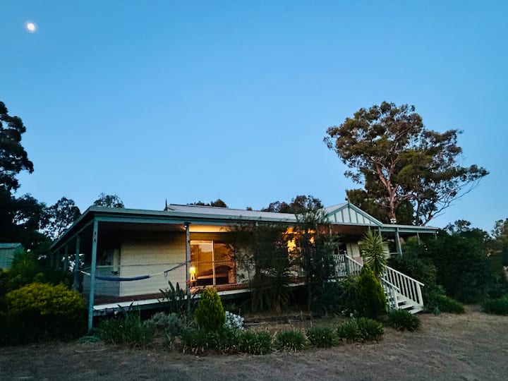 Country Estate With Stunning Views - Seymour