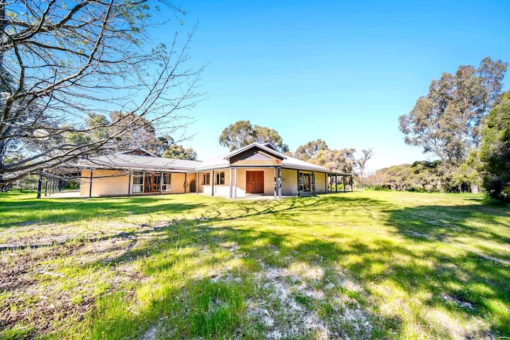 Large 6br Farm Escape| Rural Living Nr Cbd&airport - Perth