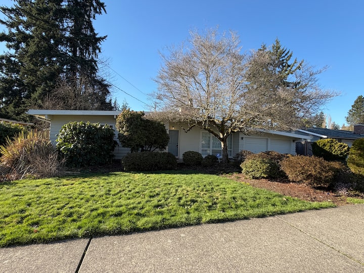 Comfortable One-level 3br Home In Bellevue - Redmond, WA