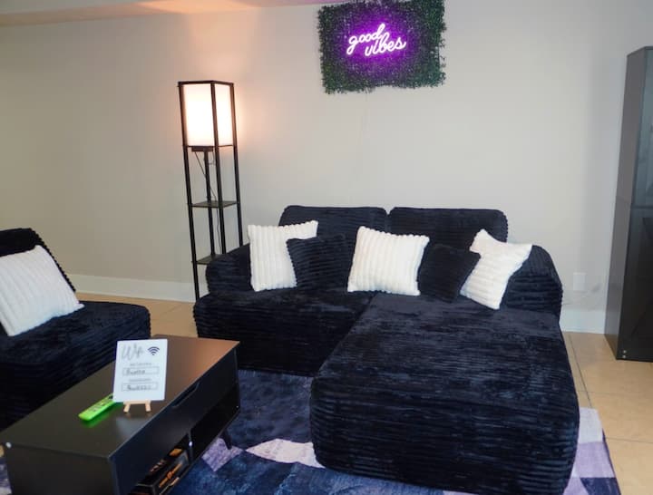 Stylish Cozy Townhome Near Major Highways - Baytown, TX