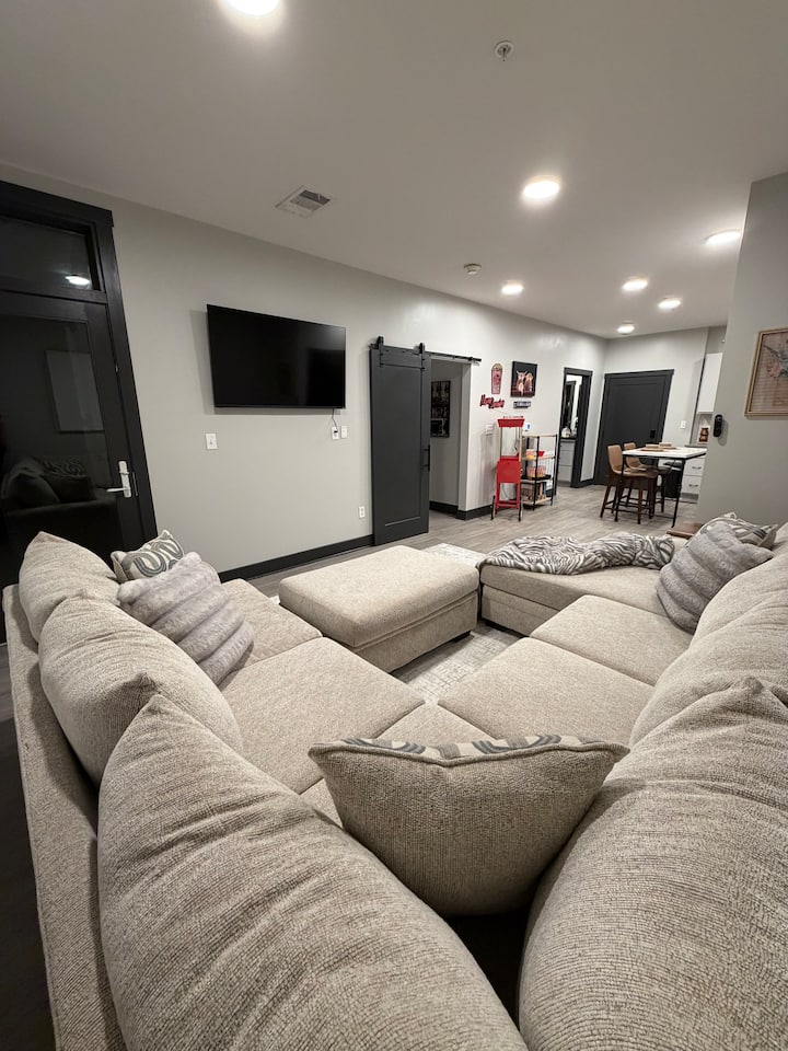 Sneakpeek - New Albany, IN