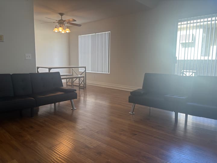 North Hollywood 2x2 - Burbank, CA