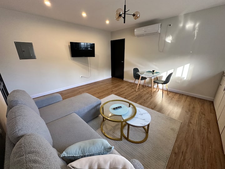 Modern Black & Oak Loft • Sps - Honduras