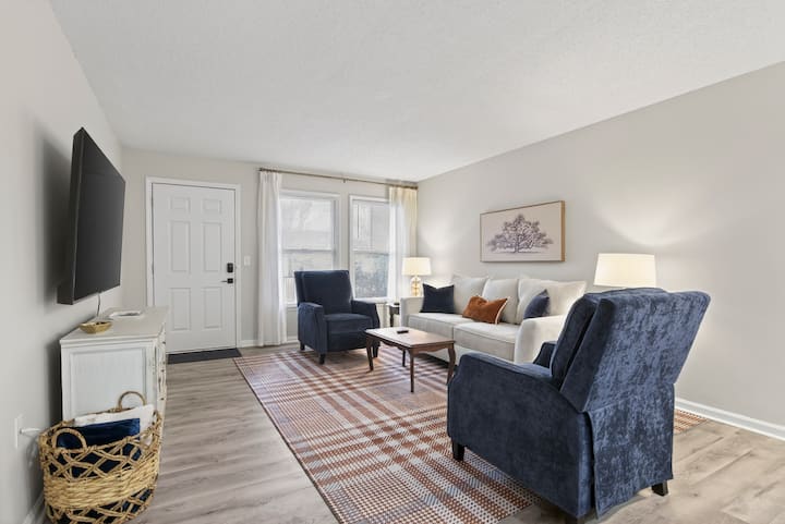 Charming 2br/2ba Condo - Steps From Auburn Campus - Auburn, AL