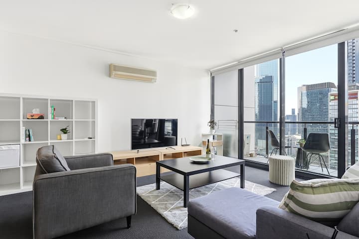 Top-floor Penthouse-style Cbd W/ Pool, Gym & Views - Kensington