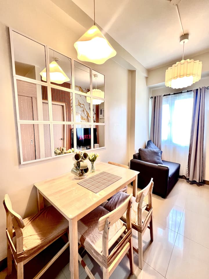 Cozy 2 Br W/netflix & Pool Near Mall And Lrt - Taytay