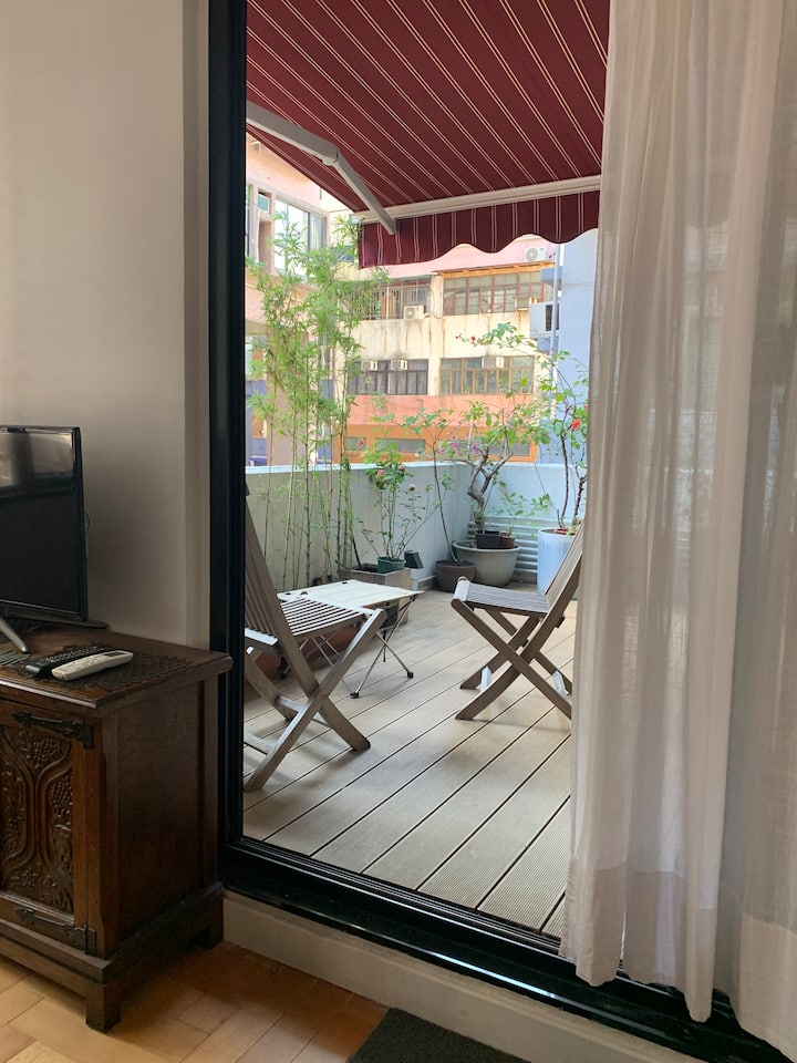 Rare Quiet Flat With Big Terrace In Central Area - Sai Ying Pun