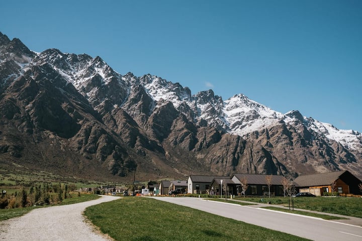 Modern 1-bed Apartment | Close To Skiing & Airport - Lake Hayes