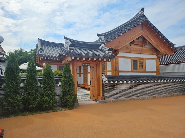 정스테이 경주 / 황리단길 도보 5분 / 방2 / 야외자쿠지 - Gyeongju-si