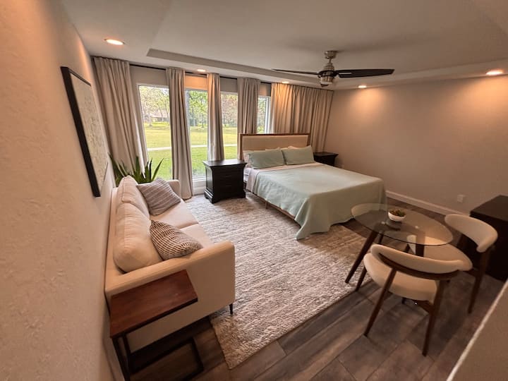 Private Luxury Retreat - Conroe, TX