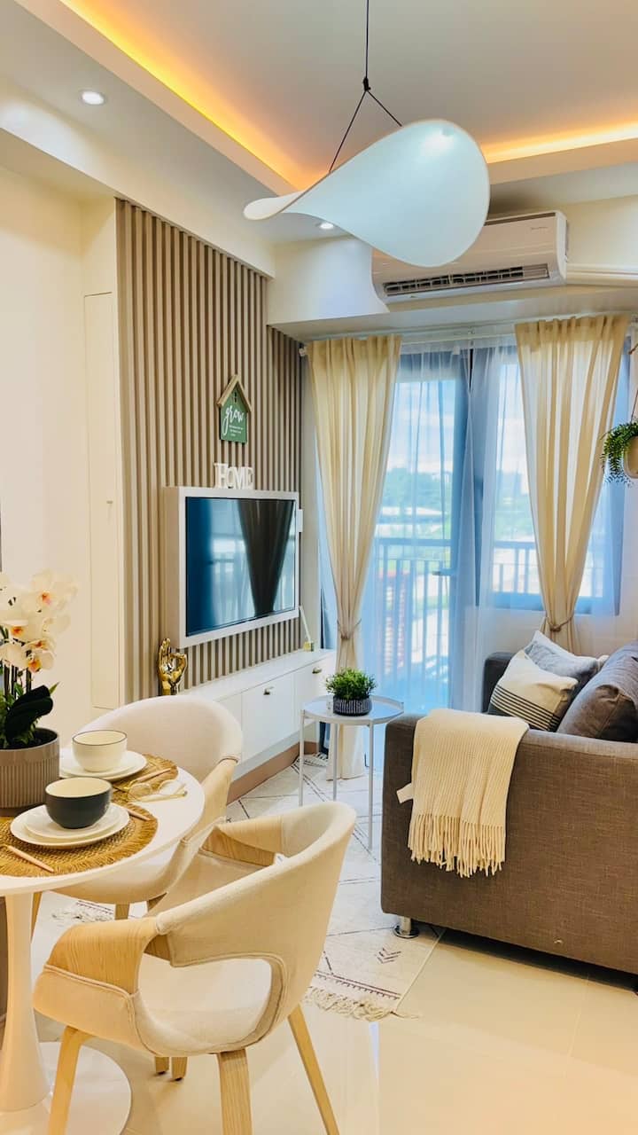 Wabi-sabi Luxe 2br |
Walk To Sm City Iloilo - Iloilo City