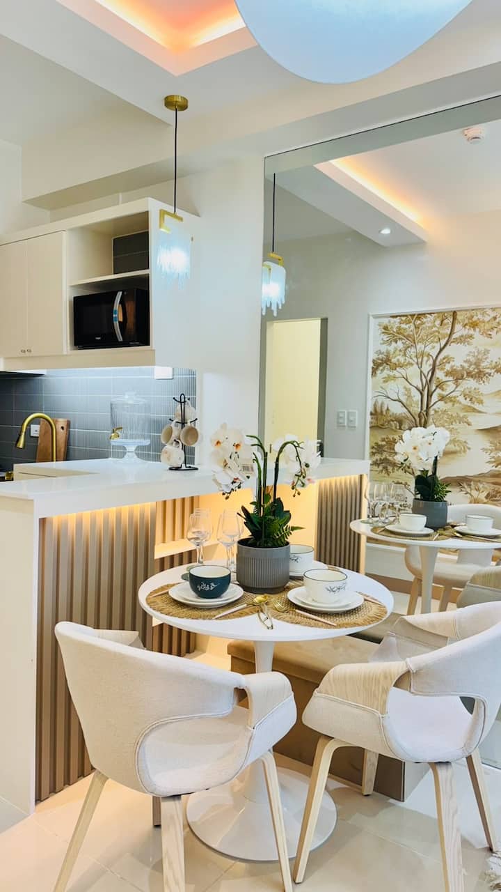 Wabi-sabi Luxe 2br |
Walk To Sm City Iloilo - Iloilo City
