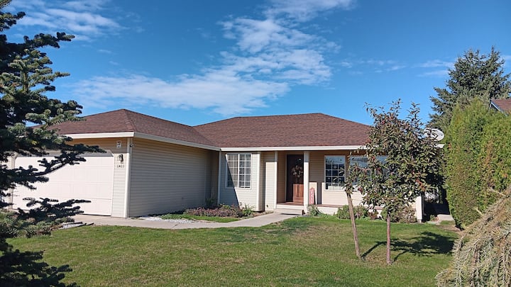 Bright & Comfy Home - Yakima, WA